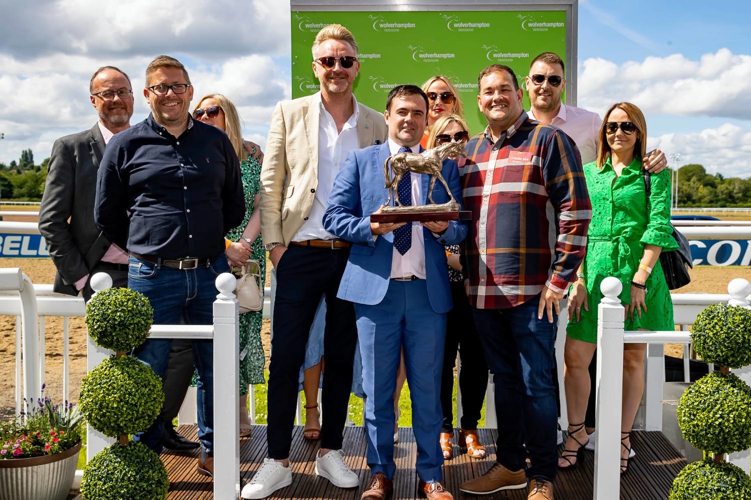 Enjoy a flutter while you network at the races